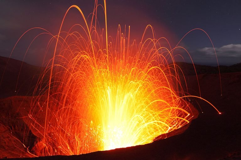 Martin Rietze Captured the Most Amazing Volcanic Eruptions. The ...